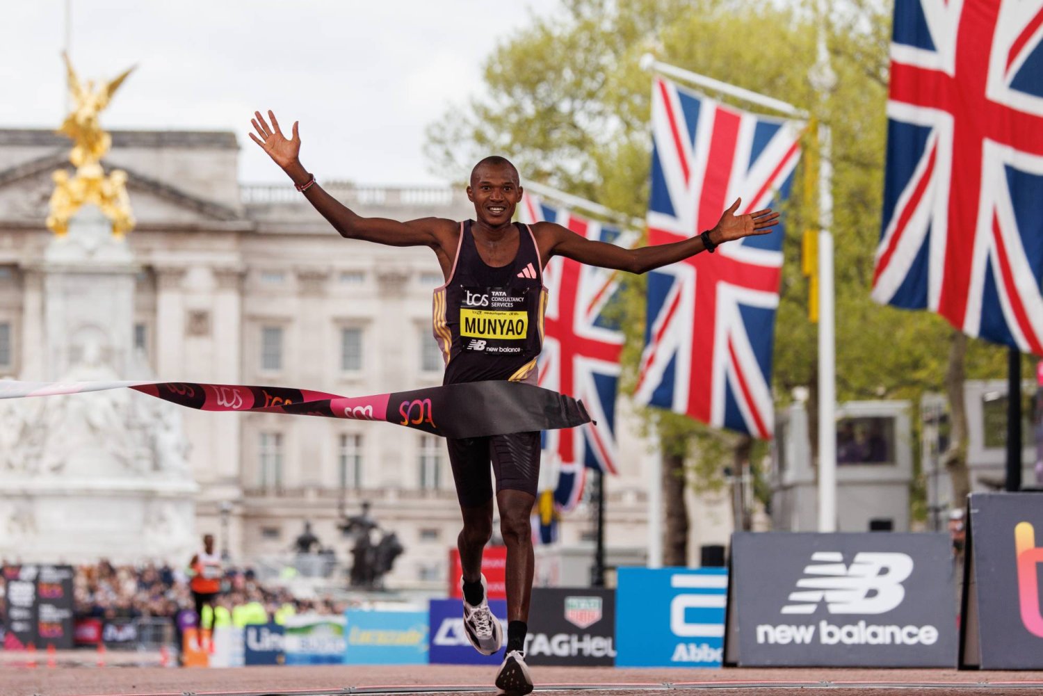 Kenya's Mutiso Munyao Secures Victory In Emotional London Marathon | I ...